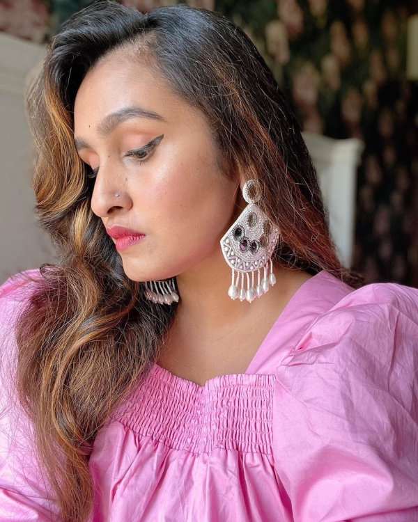 Actress Kavitha Nair Modern Look Goes Viral | പതിവ് സാരിലുക്കിൽ നിന്നും ...