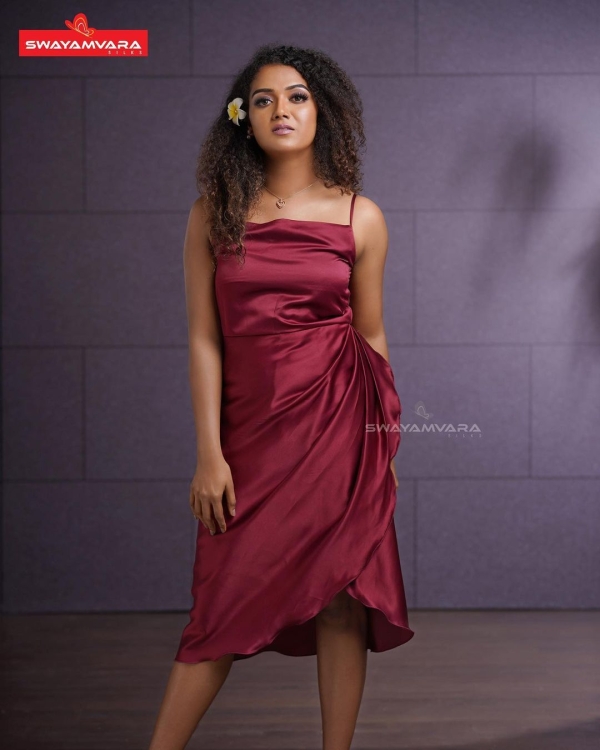 ബീച്ചില്‍ ഗ്ലാമറസ് ലുക്കില്‍ മെറീന മൈക്കിള്‍, ചിത്രം കാണാം | Actress ...