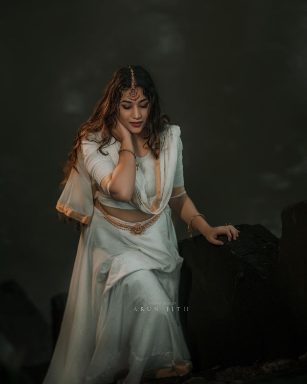 Actress Parvathy R Krishna Looks Hot in Kerala Traditional Wear, Pics ...