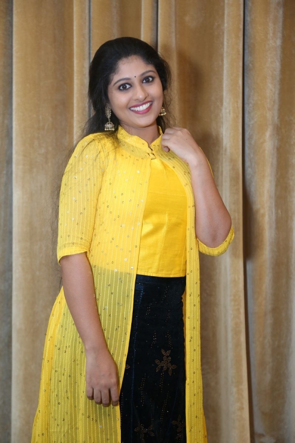 Aparna Devi Photos Photos [HD]: Latest Images, Pictures, Stills of ...