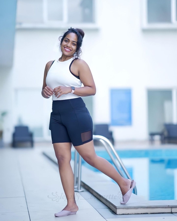 Bigg Boss Malayalam Season 4 Fame Nimisha Hot Instagram Pics ...