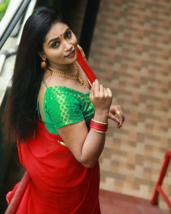 Kabani Serial Actress Neeraja Pillai Stunning Saree Stills | സാരിയില് ...