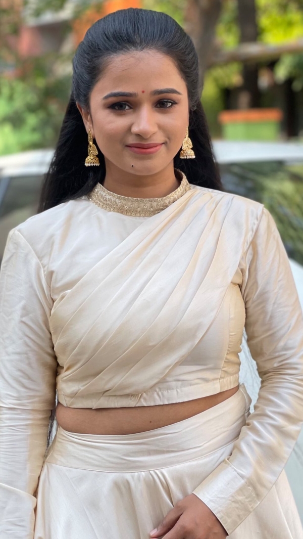 ’மனைவி அமைவதெல்லாம் இறைவன் கொடுத்த வரம்’’ கன்னிகா ரவியின் கலக்கல் புகைப்படம் ! | Kannika Ravi ...