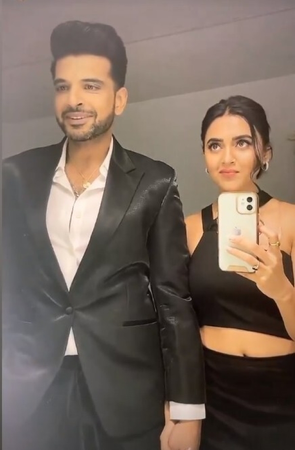 Karan Kundrra & Tejasswi Prakash Have Super Fun With Their Friends At ...