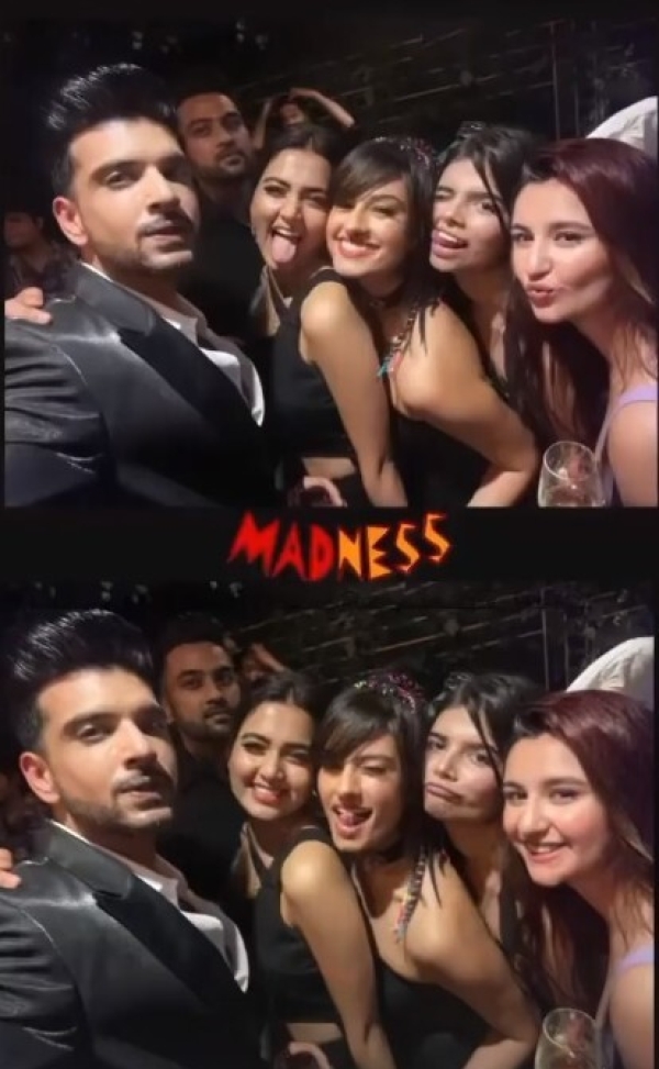 Karan Kundrra & Tejasswi Prakash Have Super Fun With Their Friends At ...