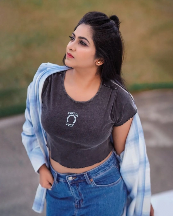 Padatha Painkli Fame Ankhitha Vinod Glamorous Photoshoot Stills Goes ...