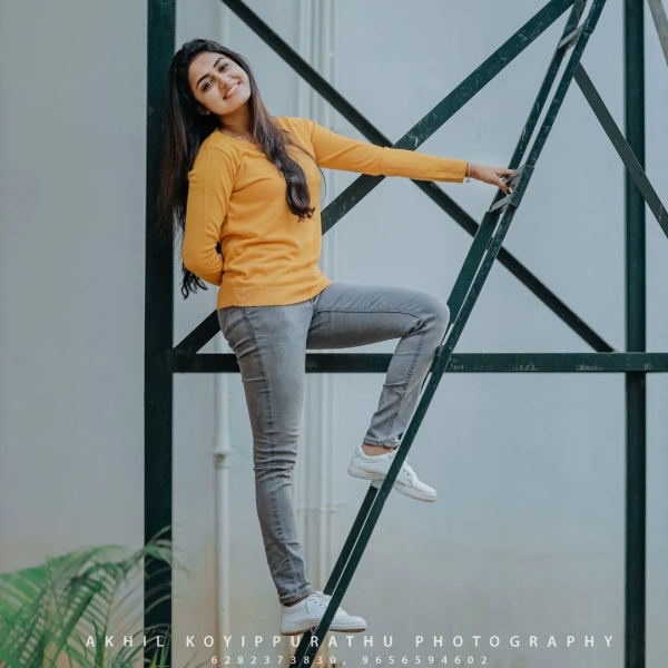 Serial Actress Haritha G Nair New Bold And Stylish Stills | സിംപി ...