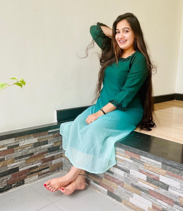 Serial Actress Manve Surendran New Simple And Stylish Stills | സിംപി ...