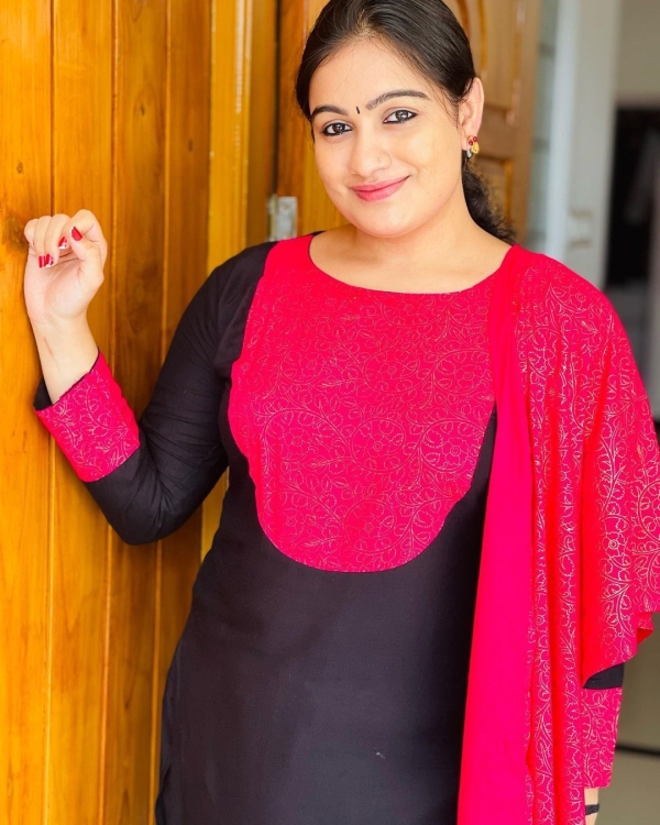 Serial Actress Manve Surendran New Simple And Stylish Stills | സിംപി ...