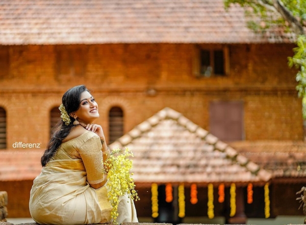 Serial Actress Varada Jishin's Vishu Special Photoshoot in Kerala Saree ...