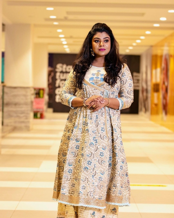 Singer And Bigg Boss Fame Lekshmi Jayan New Simple And Stylish Stills ...