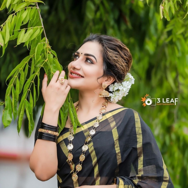 Singer Rimi Tomy Looking Gorgeous In Black Saree | എന്തൊരു മാറ്റമാണ് ...