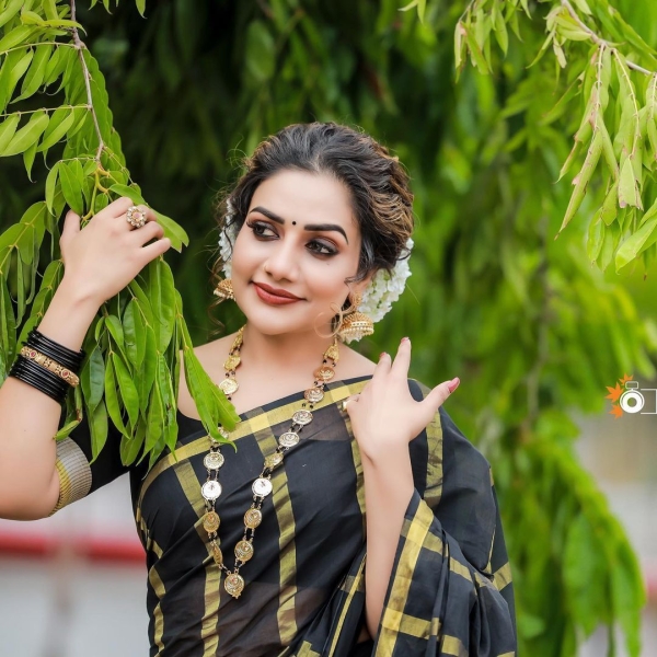 എന്തൊരു മാറ്റമാണ്, വീണ്ടും സാരി അഴകിൽ സുന്ദരിയായി ഗായിക റിമി ടോമി ...