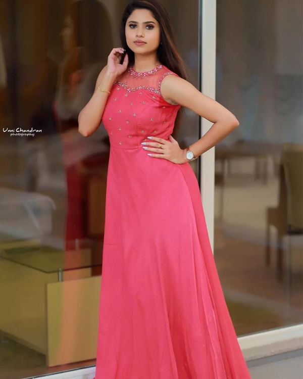 സിംപിൾ ക്യൂട്ട് ലുക്കിൽ അഞ്ജു കൃഷ്ണ അശോക്, പുത്തൻ ചിത്രങ്ങളിതാ | Sumesh ...