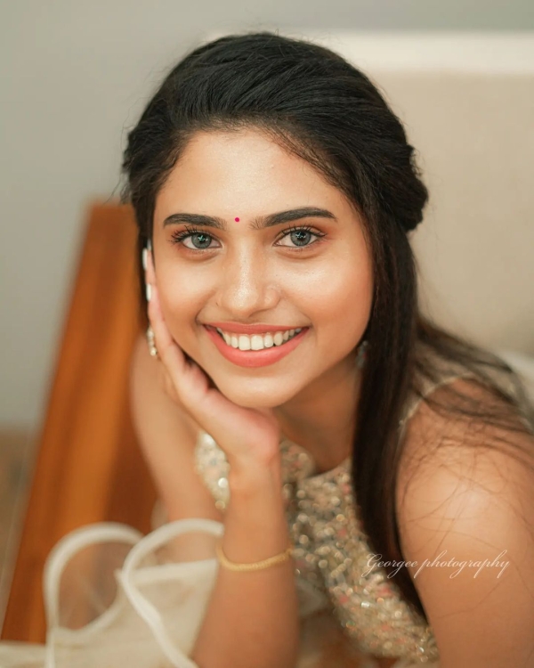 Sumesh And Ramesh Movie Actress Anju krishna Ashok New Glamorous And ...