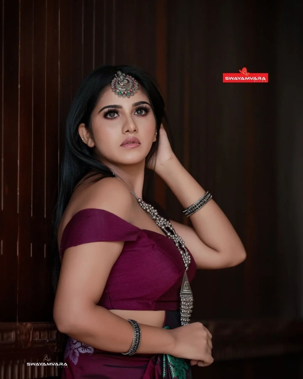 TV Actress Maneesha Mahesh Looks Glamorous in Saree, See Pics | പുത്തന് ...