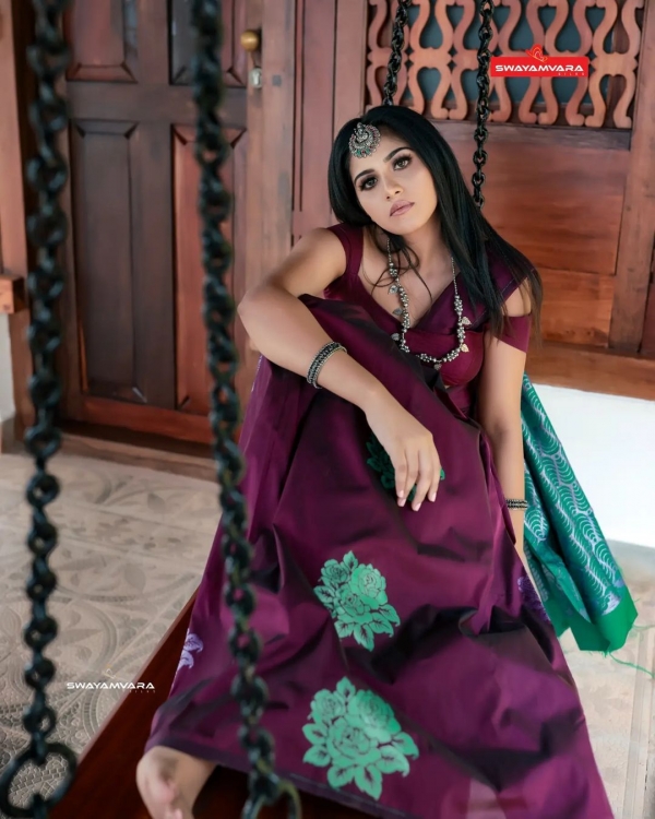 TV Actress Maneesha Mahesh Looks Glamorous in Saree, See Pics | പുത്തന് ...