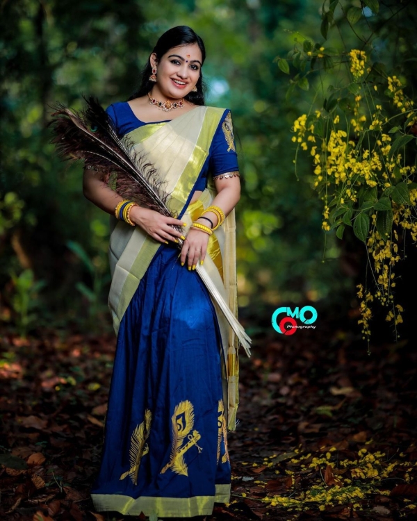 TV Actress Manve surendran New Vishu Special Photoshoot Viral ...