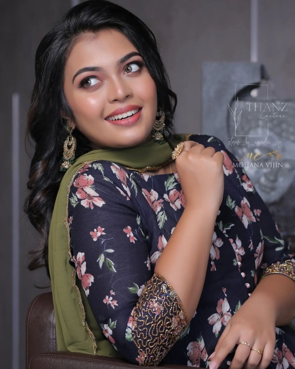 ഫ്ലോറൽ ഡിസൈൻ സാൽവാറിൽ മൃദുലയുടെ മനോഹര ചിത്രങ്ങൾ | TV Actress Mridula ...