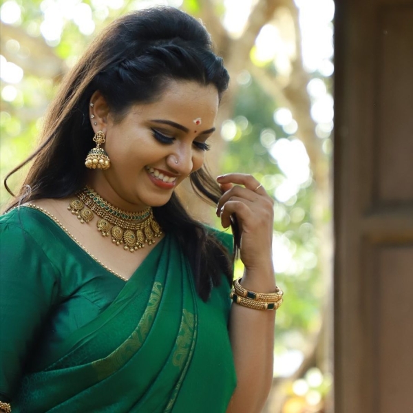 TV Actress Pratheeksha G Pradeep Looking Gorgeous In Saree | പട്ട് ...
