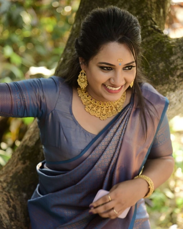 TV Actress Pratheeksha G Pradeep Looking Gorgeous In Saree | പട്ട് ...