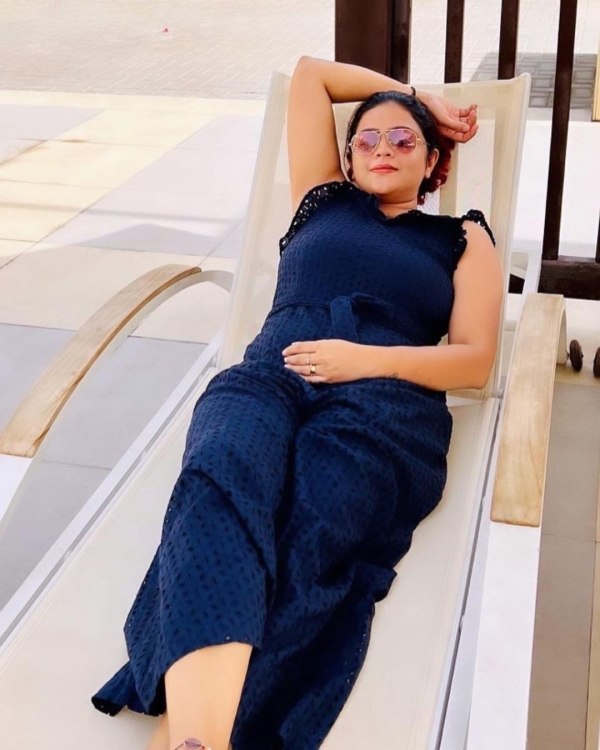 Actress Aswathy Sreekanth Looks Gorgoeus in Blue Outfit, Pics ...