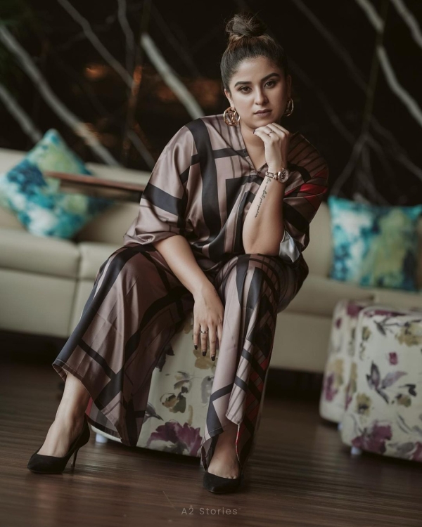 Actress-Model Aparna Thomas Looks Stunning in Latest Photoshoot ...