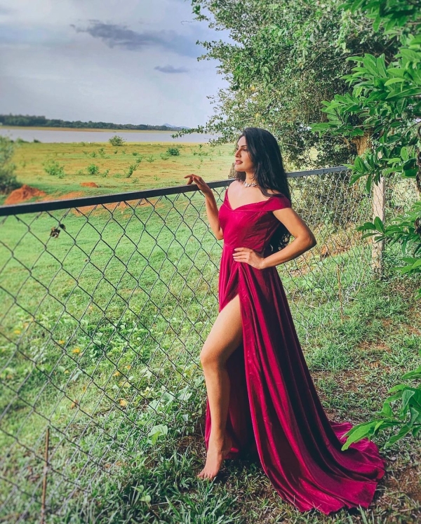 Actress-Model Shanu Suresh Super Hot Look in Red Outfit, Pics | നീള ...