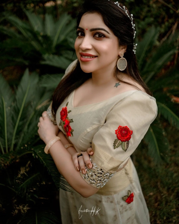 Actress-Model Vaiga's Glamorous Photoshoot Pics | സൗന്ദര്യത്തിന്റെ ...