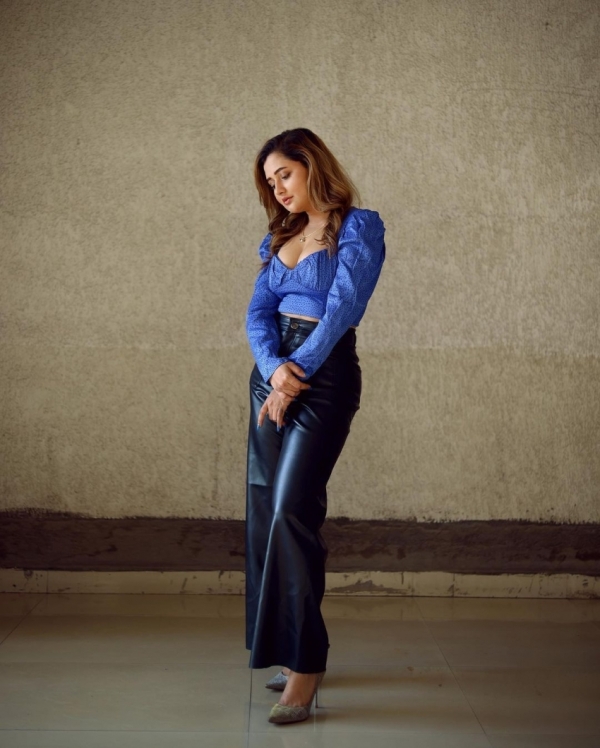 Actress Rashami Desai Bold Latest Photoshoot 2022 Photos - FilmiBeat