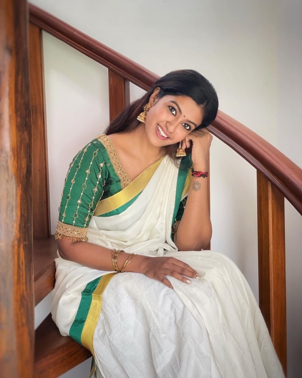 கேரளத்து பெண் குட்டியாக மாறிய 'கண்ணம்மா ' ரோஷினியின் கலக்கல் போட்டோஸ் ...