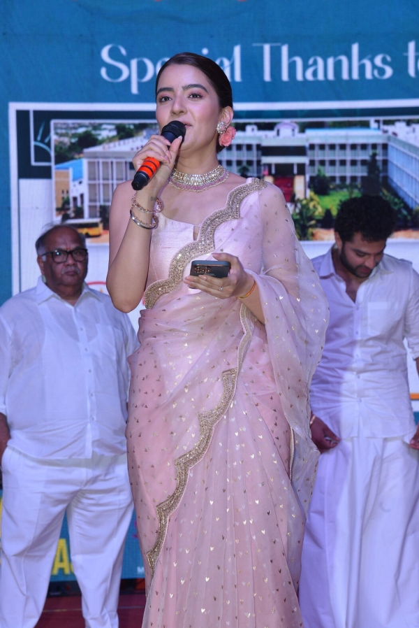 Ashoka Vanam Lo Arjuna Kalyanam Pre Release Event Stills Photos - FilmiBeat