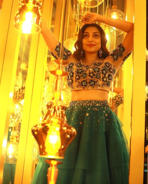 Bigg Boss Malayalam Fame Rithu Manthra Looking Gorgeous In Photoshoot ...