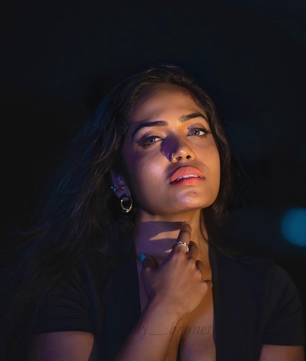 Bigg Boss Malayalam Season 4 Fame Nimisha Shared New Glamour Photos ...