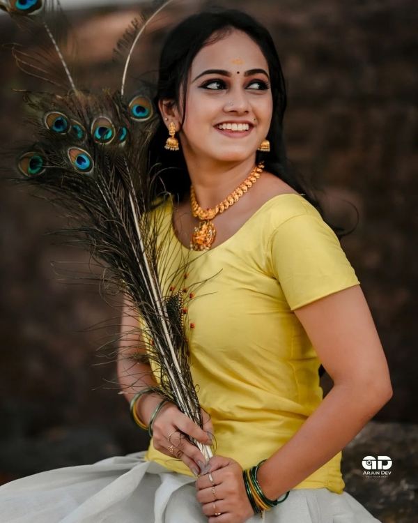 Kanyadhanam Actress Silpa Sivadas Looks Gorgeous in Kerala Traditional Dress | മയിൽ‌പീലി പോലെ ...