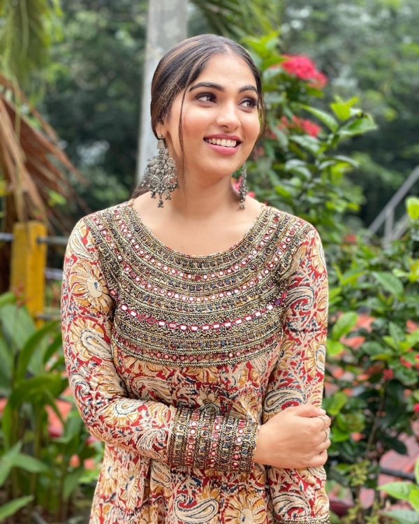 Mollywood Actress Muktha Looks Gorgeous in Latest Instagram Pics ...