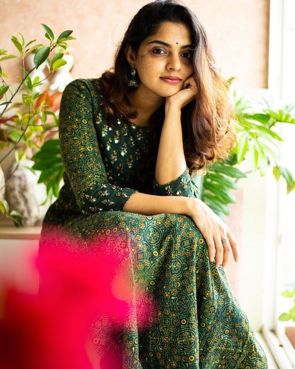 Nikhila Vimal Photos [HD]: Latest Images, Pictures, Stills of Nikhila ...