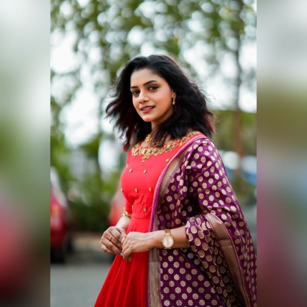 Palunku Serial Fame Tonisha Kapileswarapu Simple And Stylish Photos ...