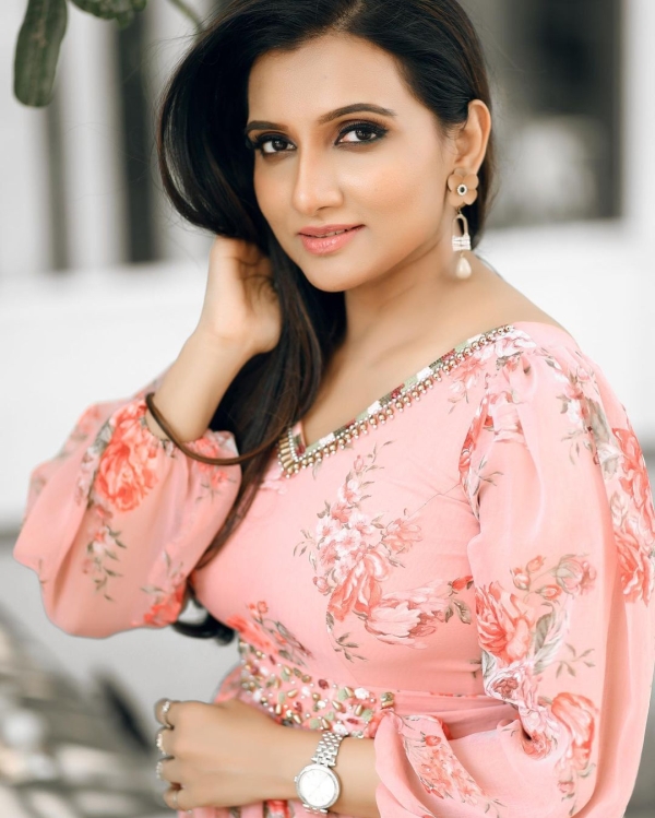 PlayBack Singer Manjari Latest Styish Pics | കണ്ണുകൾ ആത്മാവിന്റെ ഭാഷ ...