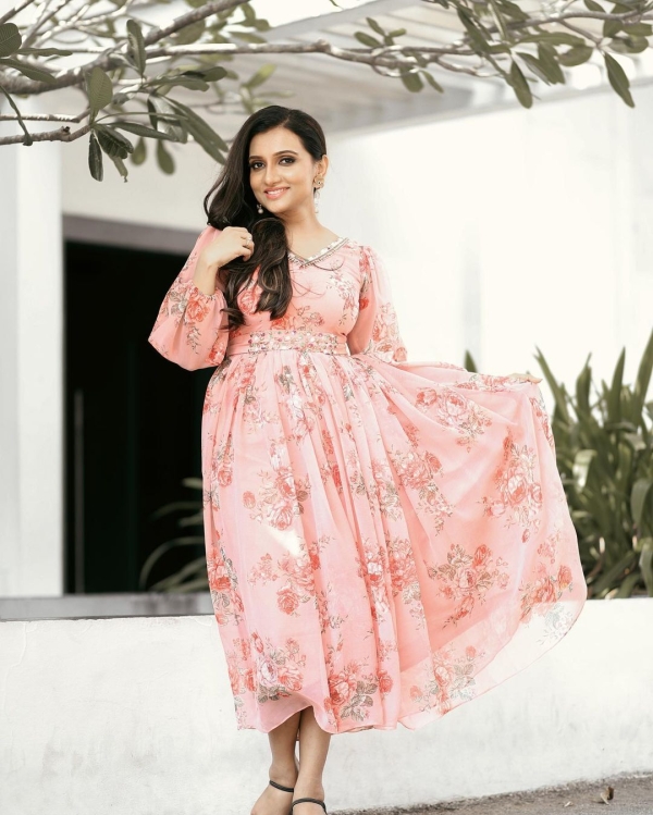 PlayBack Singer Manjari Latest Styish Pics | കണ്ണുകൾ ആത്മാവിന്റെ ഭാഷ ...