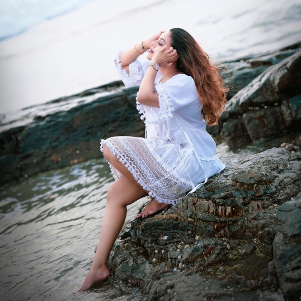 Serial Actress Swathi Thara New Glamour Stills | വൈറ്റ് മാജിക്കില് ...