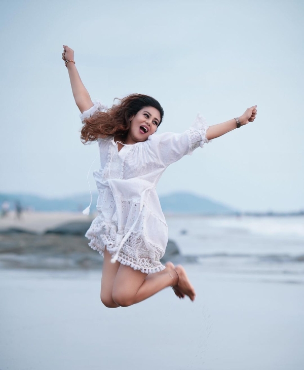 Serial Actress Swathi Thara New Glamour Stills | വൈറ്റ് മാജിക്കില് ...