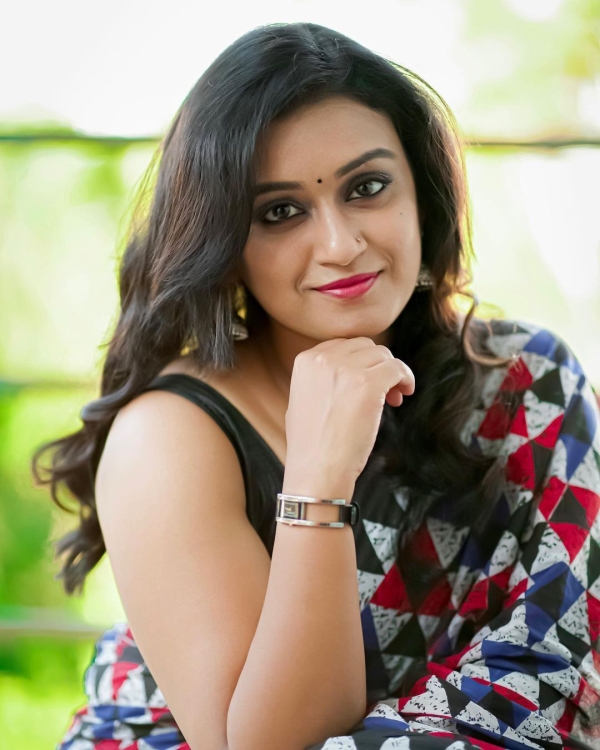 Serial Actress Varada New Simple And Glamour Photoshoot | സിംപി ...