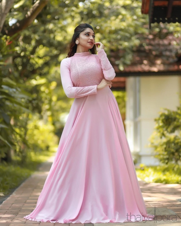 South Actress Sija Rose Stunning Photoshoot Stills | റോസാപ്പൂവ് പോലെ ...