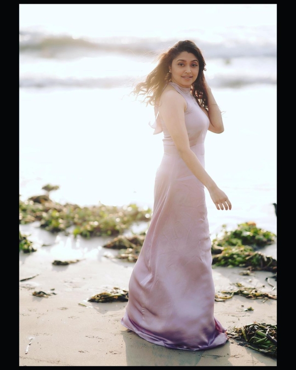 South Actress Sija Rose Stunning Photoshoot Stills | റോസാപ്പൂവ് പോലെ ...