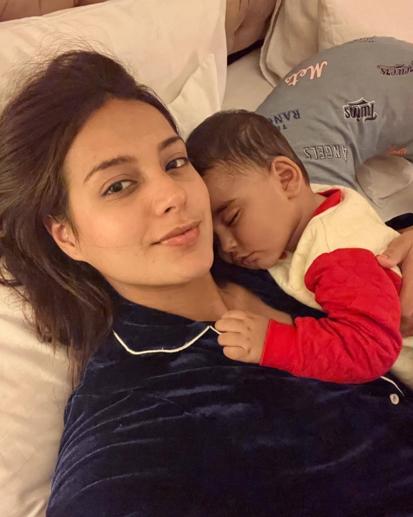 Suno Chanda Actress Iqra Aziz's Pictures With Her Son That You Must See