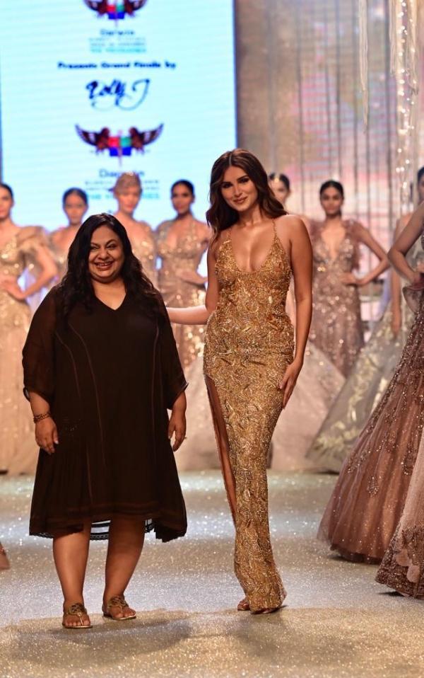 Tara Sutaria at Bombay Times Fashion Week Photos - FilmiBeat