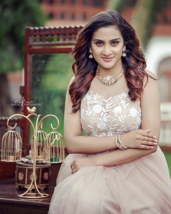 Actress Aditi Ravi Looks Beautiful And Stylish In Simple Makeup ...