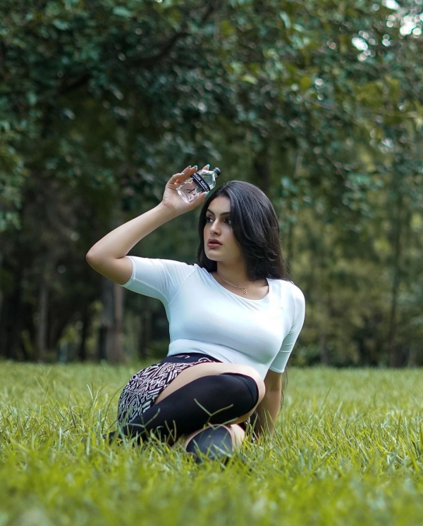 Actress-Model Shanu Suresh Glamorous Photoshoot Pics Goes Viral ...