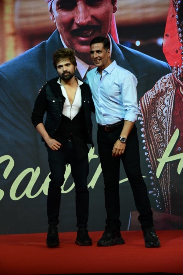 Akshay Kumar and cast at song launch of Raksha Bandhan